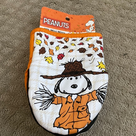 Peanuts | Kitchen | Mini Oven Mitts Snoopy Peanuts | Poshmark